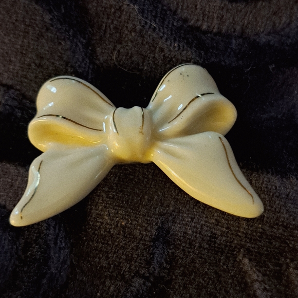 Lenox | Jewelry | Lenox Cream Bow Brooch | Poshmark